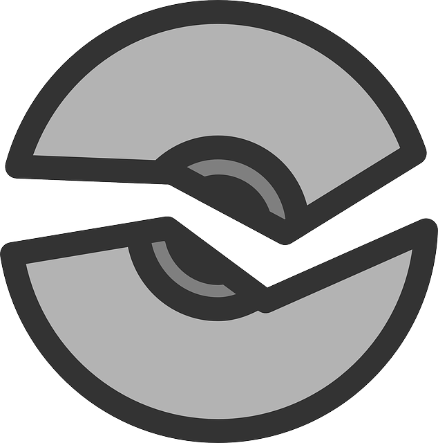 Broken Cd Clip Art - (634x640) Png Clipart Download